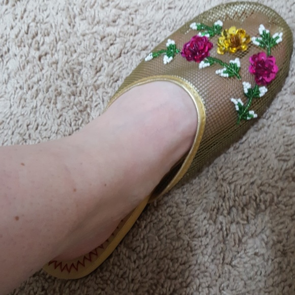 Easy U.S.A. | Shoes | Gold Sandals W Sequin Bead Flowers | Poshmark